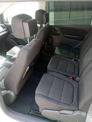 White SEAT Alhambra 2019 in Kaunas, with an engine capacity of 1.97 L and mileage of 300 thousand km for 10950 €, photo 13 on AUTOMOTO.COM.LV