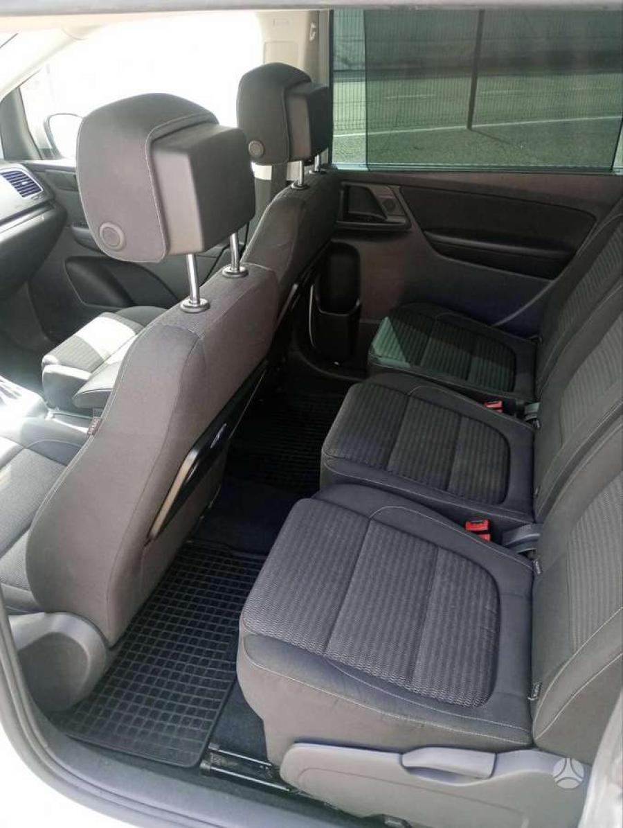 White SEAT Alhambra 2019 in Kaunas, with an engine capacity of 1.97 L and mileage of 300 thousand km for 10950 €, photo 13 on AUTOMOTO.COM.LV
