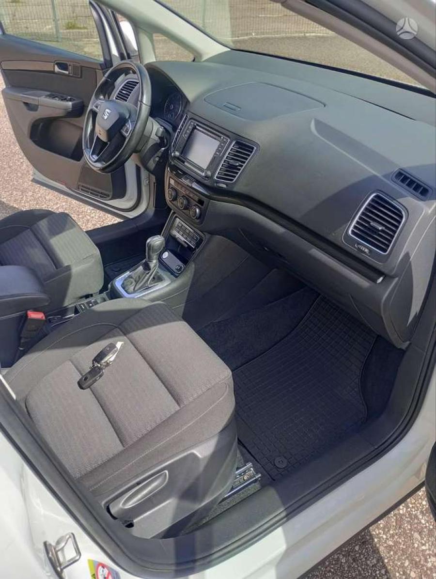 White SEAT Alhambra 2019 in Kaunas, with an engine capacity of 1.97 L and mileage of 300 thousand km for 10950 €, photo 14 on AUTOMOTO.COM.LV