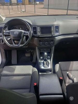 White SEAT Alhambra 2019 in Kaunas, with an engine capacity of 1.97 L and mileage of 300 thousand km for 10950 €, photo 15 on AUTOMOTO.COM.LV