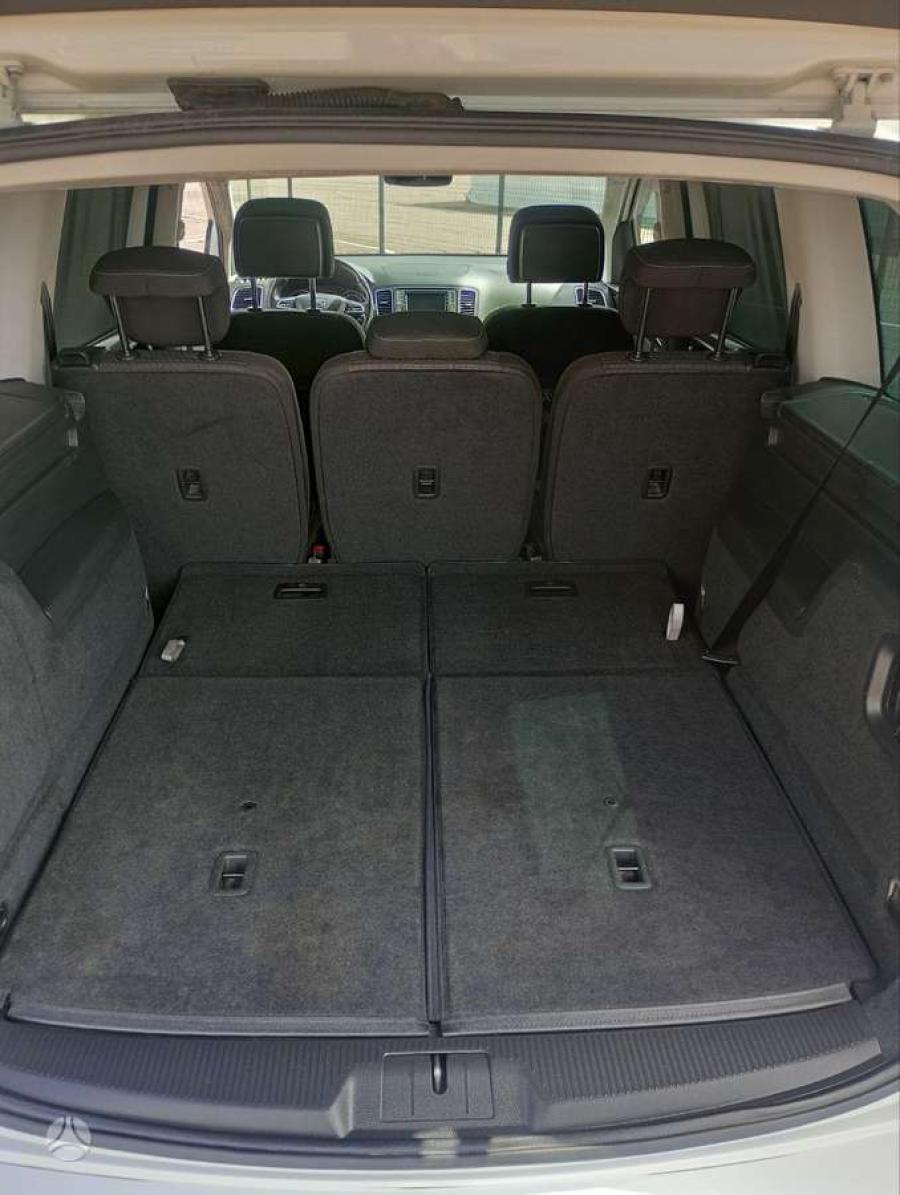 White SEAT Alhambra 2019 in Kaunas, with an engine capacity of 1.97 L and mileage of 300 thousand km for 10950 €, photo 16 on AUTOMOTO.COM.LV