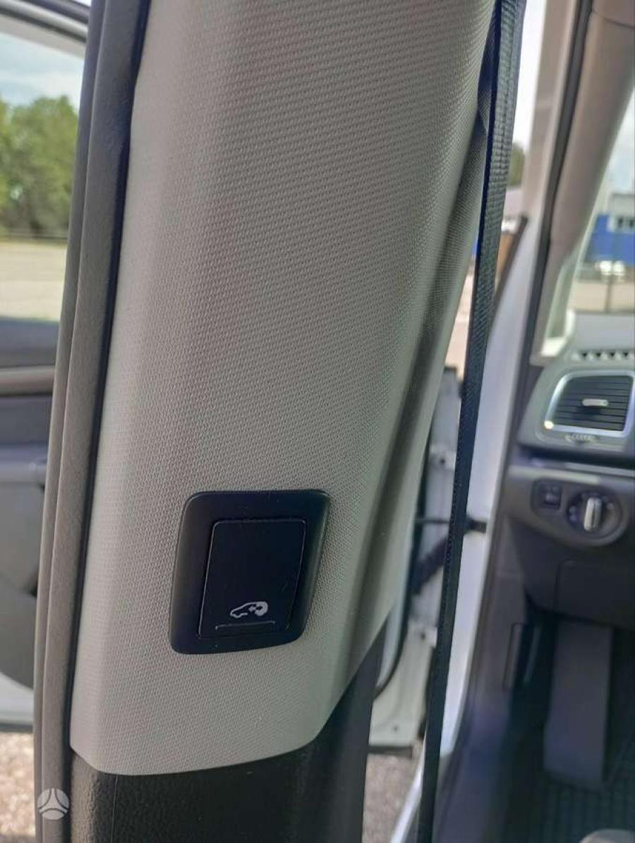 White SEAT Alhambra 2019 in Kaunas, with an engine capacity of 1.97 L and mileage of 300 thousand km for 10950 €, photo 18 on AUTOMOTO.COM.LV
