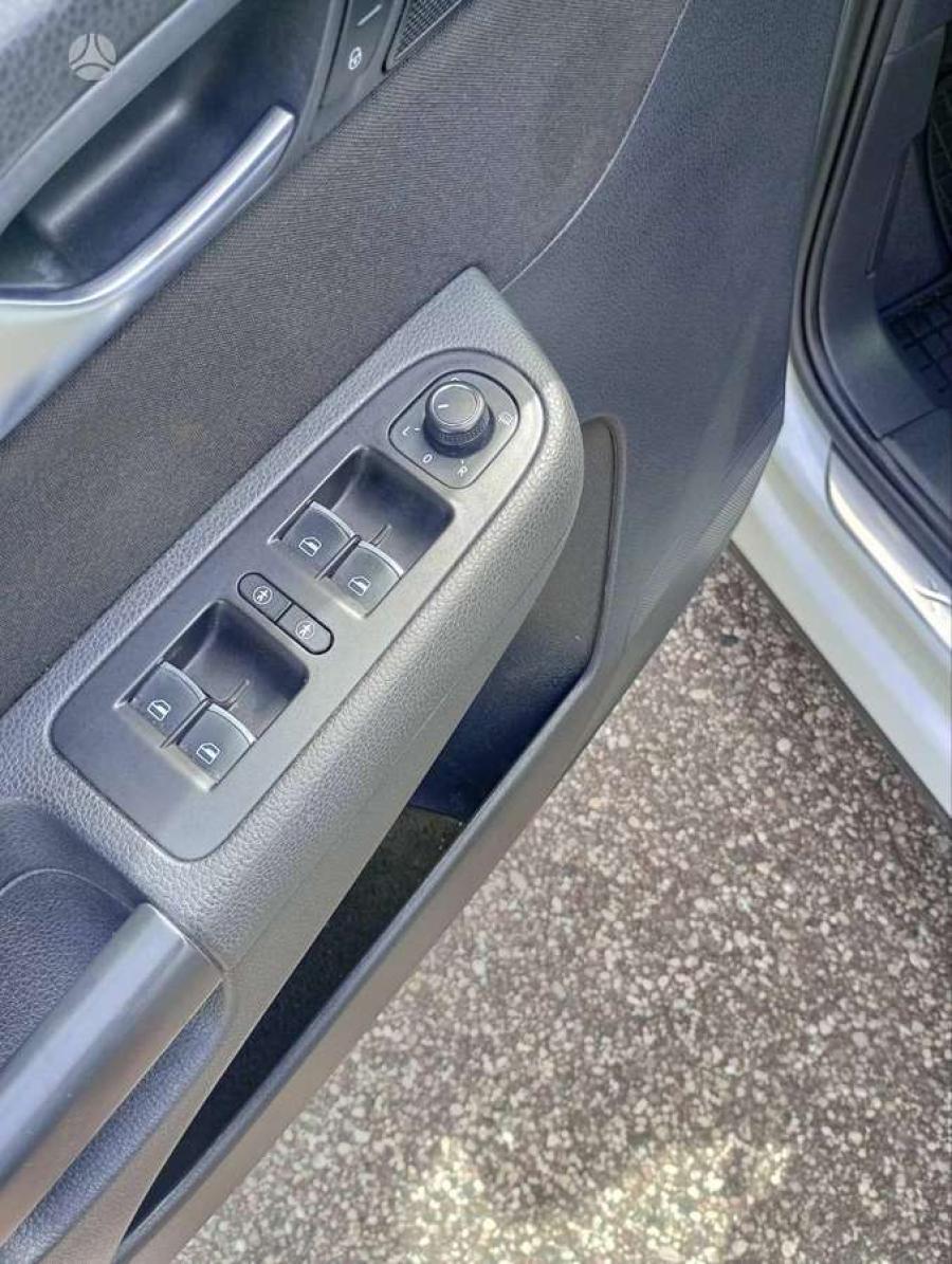 White SEAT Alhambra 2019 in Kaunas, with an engine capacity of 1.97 L and mileage of 300 thousand km for 10950 €, photo 19 on AUTOMOTO.COM.LV