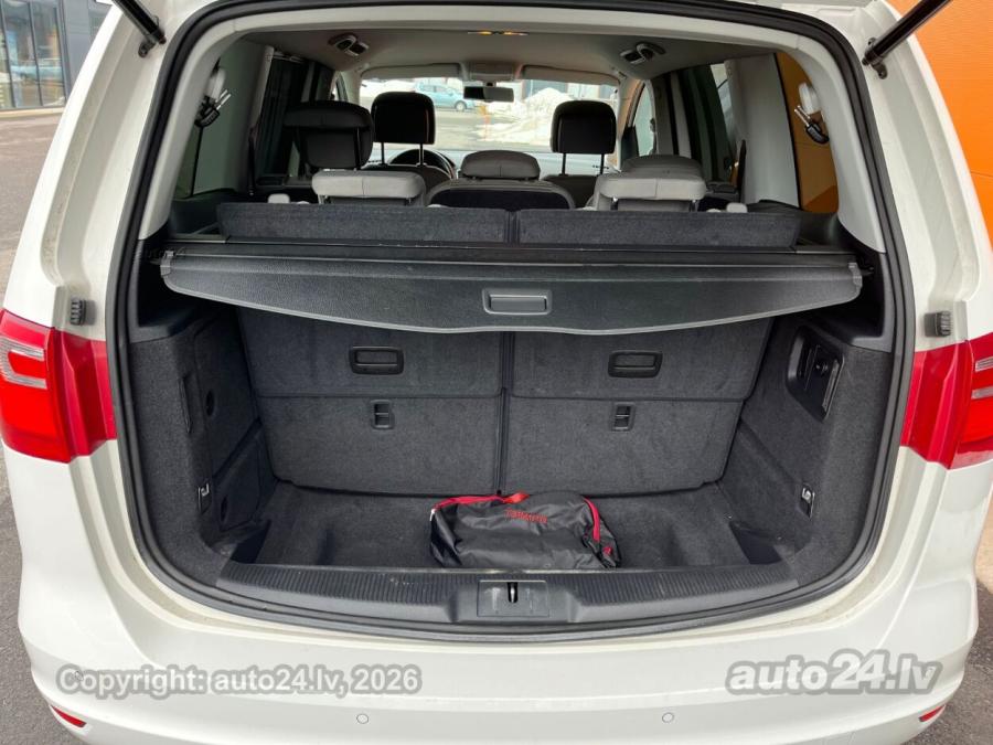 White SEAT Alhambra 2014 in Kuressaare, with an engine capacity of 2.00 L and mileage of 191 thousand km for 10000 €, photo 12 on AUTOMOTO.COM.LV