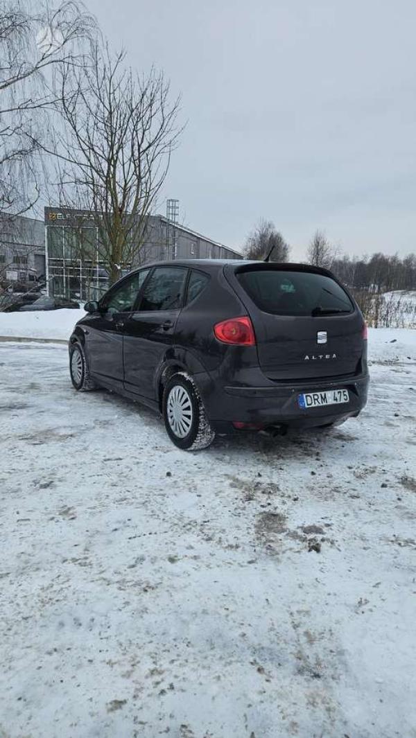 Black SEAT Altea 2004 in Kaunas, with an engine capacity of 2.00 L and mileage of 310 thousand km for 1499 €, photo 4 on AUTOMOTO.COM.LV
