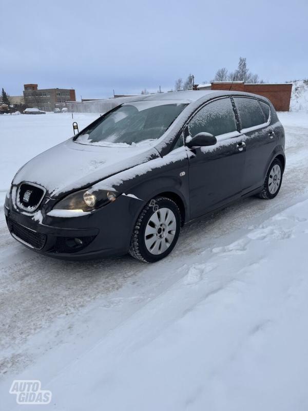 Black SEAT Altea 2005 in Panevezys, with an engine capacity of 2.00 L and mileage of 303 thousand km for 700 €, photo 3 on AUTOMOTO.COM.LV