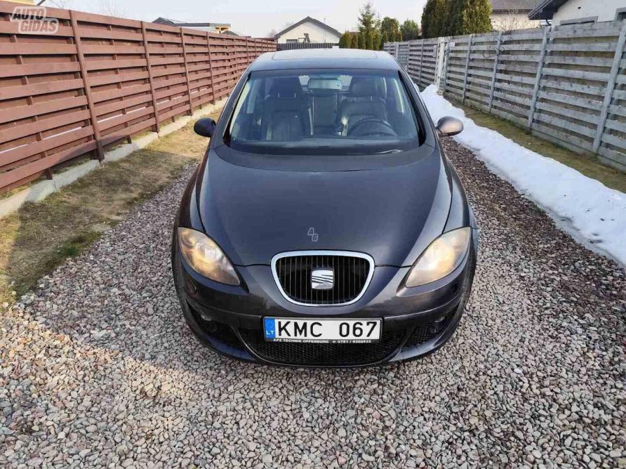 Black SEAT Altea 2005 in Kretinga, with an engine capacity of 2.00 L and mileage of 284 thousand km for 1350 €, photo 2 on AUTOMOTO.COM.LV
