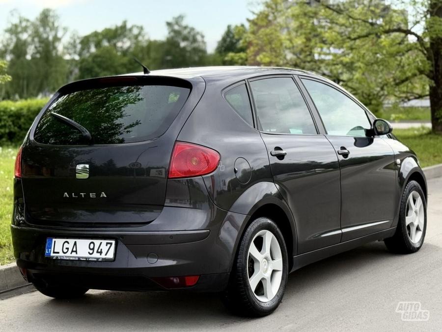Black SEAT Altea 2007 in Kaunas, with an engine capacity of 2.00 L and mileage of 316 thousand km for 2000 €, photo 4 on AUTOMOTO.COM.LV