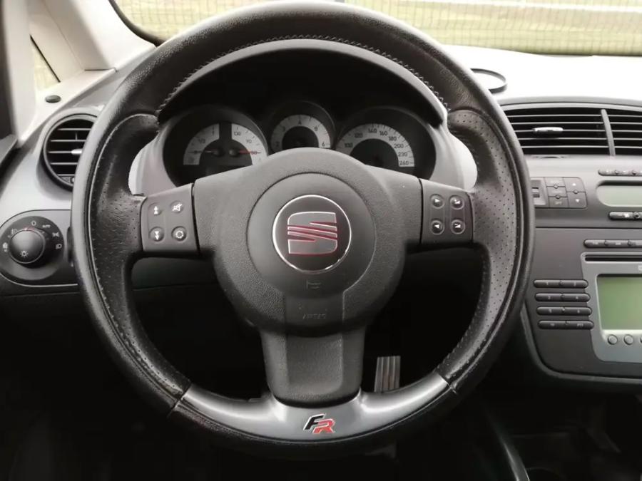 Black SEAT Altea 2007 in Saldus, with an engine capacity of 2.00 L and mileage of 267 thousand km for 3700 €, photo 5 on AUTOMOTO.COM.LV
