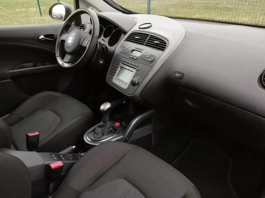 Black SEAT Altea 2007 in Saldus, with an engine capacity of 2.00 L and mileage of 267 thousand km for 3700 €, photo 7 on AUTOMOTO.COM.LV