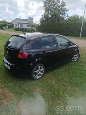 Black SEAT Altea 2007 in Ventspils, with an engine capacity of 2.00 L and mileage of 363 thousand km for 1000 €, photo 4 on AUTOMOTO.COM.LV