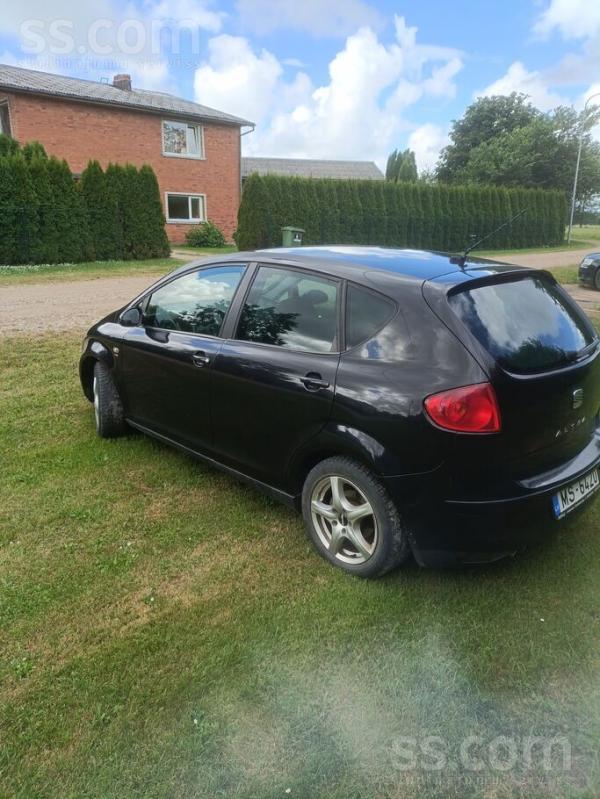 Black SEAT Altea 2007 in Ventspils, with an engine capacity of 2.00 L and mileage of 363 thousand km for 1000 €, photo 4 on AUTOMOTO.COM.LV