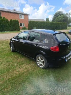 Black SEAT Altea 2007 in Ventspils, with an engine capacity of 2.00 L and mileage of 363 thousand km for 1000 €, photo 5 on AUTOMOTO.COM.LV