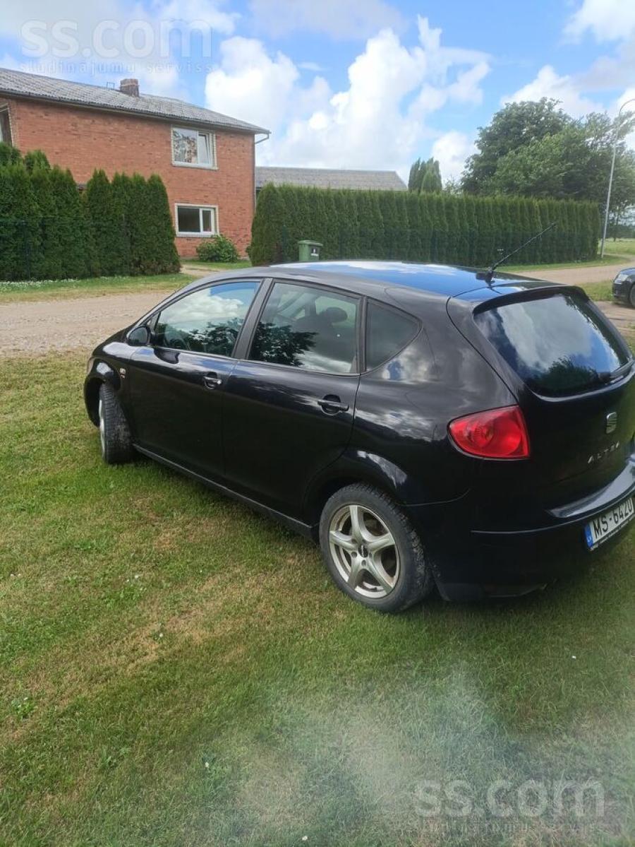 Black SEAT Altea 2007 in Ventspils, with an engine capacity of 2.00 L and mileage of 363 thousand km for 1000 €, photo 5 on AUTOMOTO.COM.LV