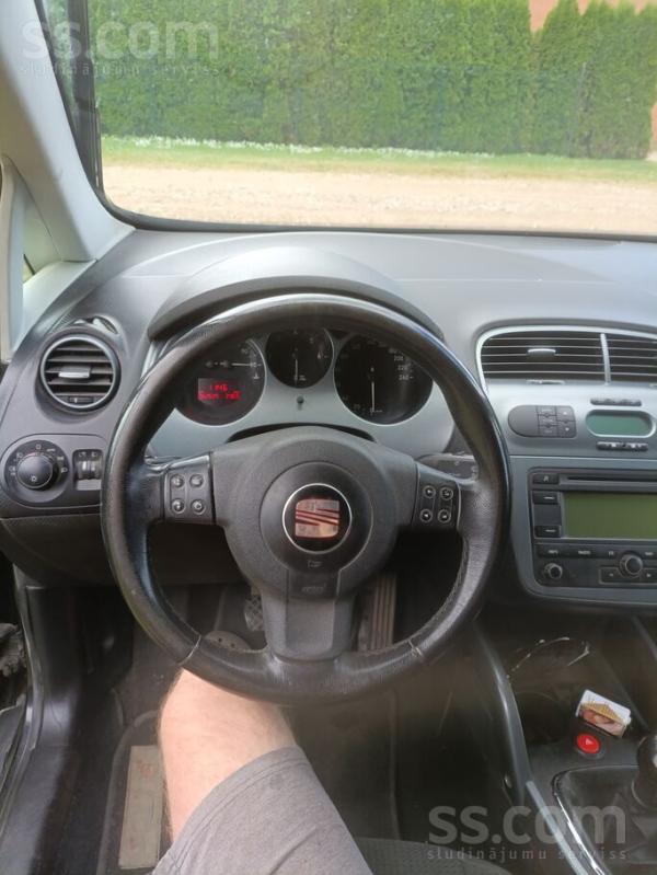 Black SEAT Altea 2007 in Ventspils, with an engine capacity of 2.00 L and mileage of 363 thousand km for 1000 €, photo 7 on AUTOMOTO.COM.LV