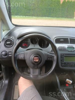 Black SEAT Altea 2007 in Ventspils, with an engine capacity of 2.00 L and mileage of 363 thousand km for 1000 €, photo 8 on AUTOMOTO.COM.LV