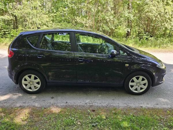 Black SEAT Altea 2008 in Jekabpils, with an engine capacity of 2.00 L and mileage of 269 thousand km for 3490 €, photo 4 on AUTOMOTO.COM.LV