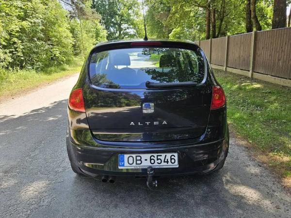 Black SEAT Altea 2008 in Jekabpils, with an engine capacity of 2.00 L and mileage of 269 thousand km for 3490 €, photo 6 on AUTOMOTO.COM.LV