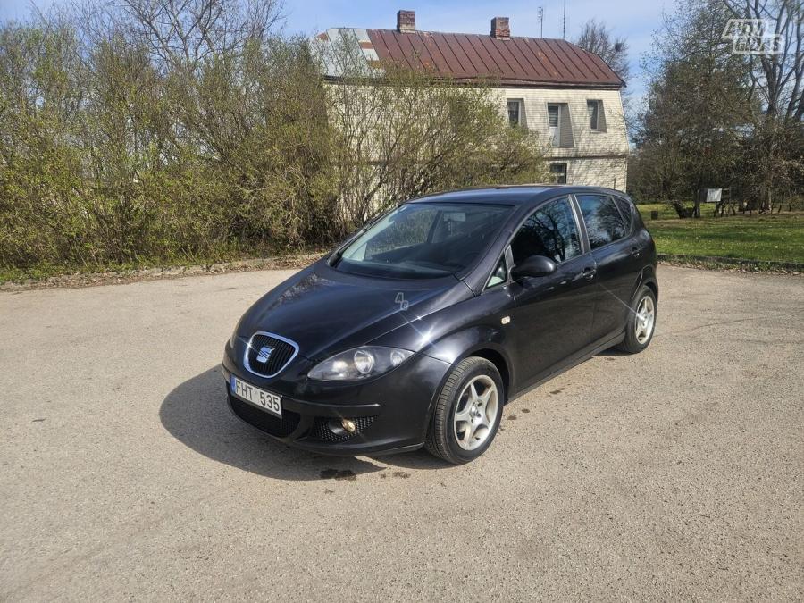 Black SEAT Altea 2009 in Jonava, with an engine capacity of 1.90 L and mileage of 197 thousand km for 1999 €, photo 4 on AUTOMOTO.COM.LV