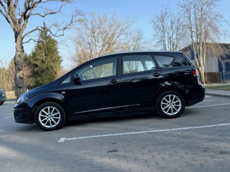 Black SEAT Altea 2010 in Riga, with an engine capacity of 1.60 L and mileage of 284 thousand km for 4390 €, photo 4 on AUTOMOTO.COM.LV