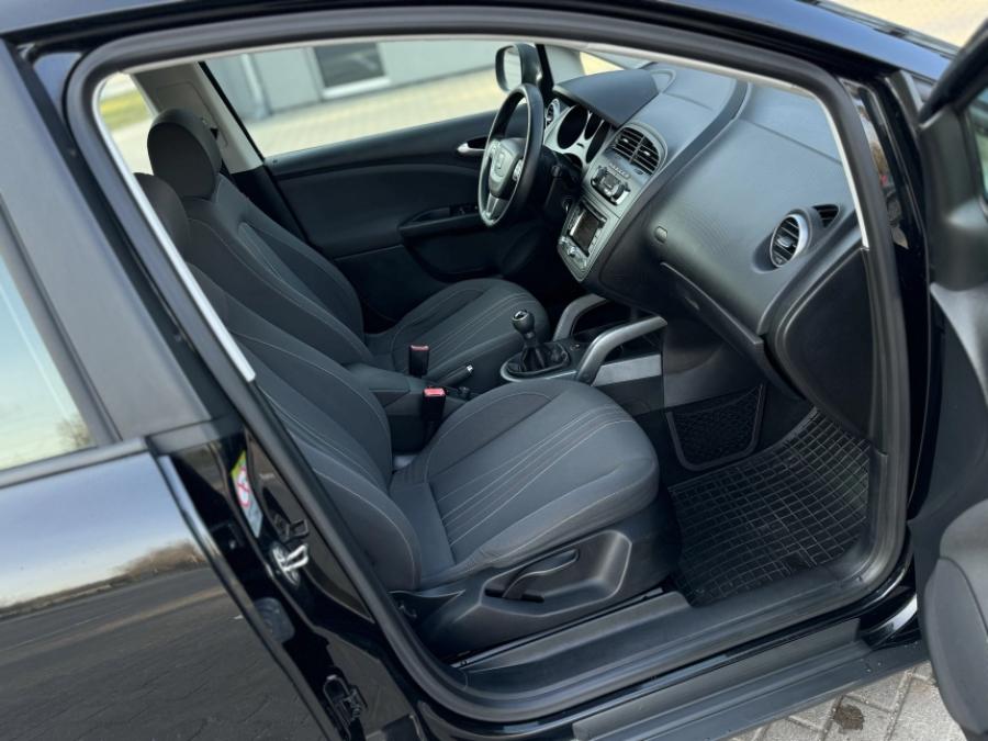 Black SEAT Altea 2010 in Riga, with an engine capacity of 1.60 L and mileage of 284 thousand km for 4390 €, photo 8 on AUTOMOTO.COM.LV