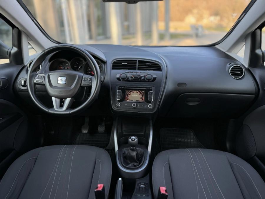 Black SEAT Altea 2010 in Riga, with an engine capacity of 1.60 L and mileage of 284 thousand km for 4390 €, photo 12 on AUTOMOTO.COM.LV