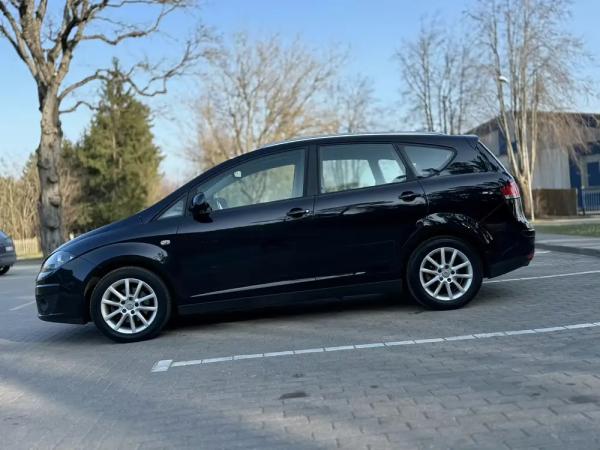 Black SEAT Altea 2010 in Jurmala, with an engine capacity of 1.60 L and mileage of 284 thousand km for 4390 €, photo 6 on AUTOMOTO.COM.LV