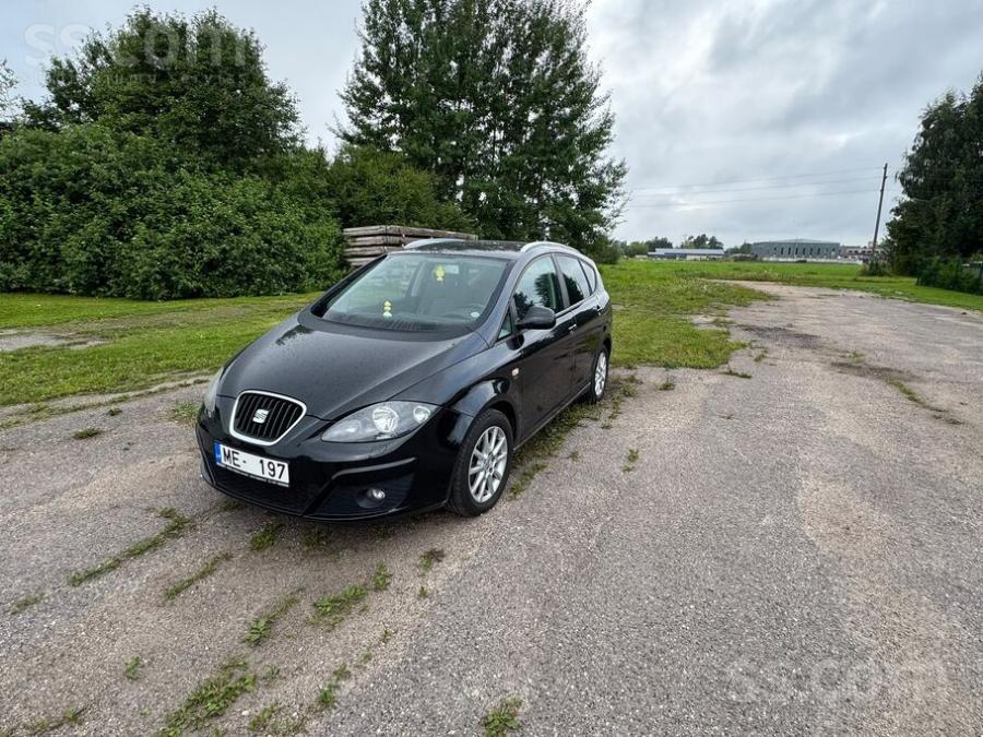 Black SEAT Altea 2012 in Riga, with an engine capacity of 2.00 L and mileage of 219 thousand km for 4800 €, photo 6 on AUTOMOTO.COM.LV