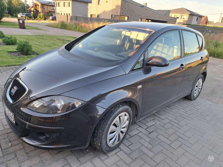 Black SEAT Altea 2005 in Kaunas, with an engine capacity of 1.98 L and mileage of 242 thousand km for 1600 €, photo 5 on AUTOMOTO.COM.LV