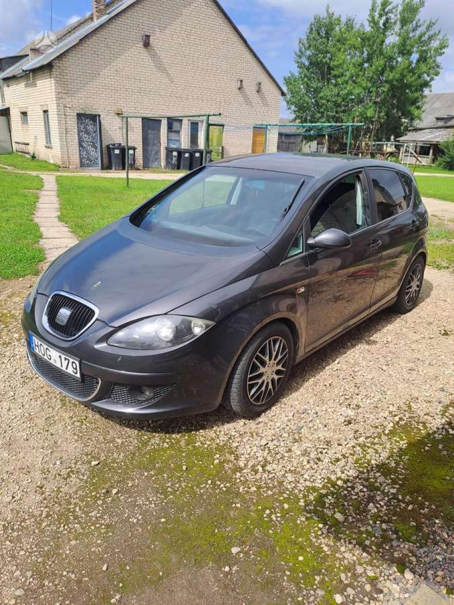 Black SEAT Altea 2005 in Radviliskis, with an engine capacity of 1.90 L and mileage of 306 thousand km for 1000 €, photo 1 on AUTOMOTO.COM.LV