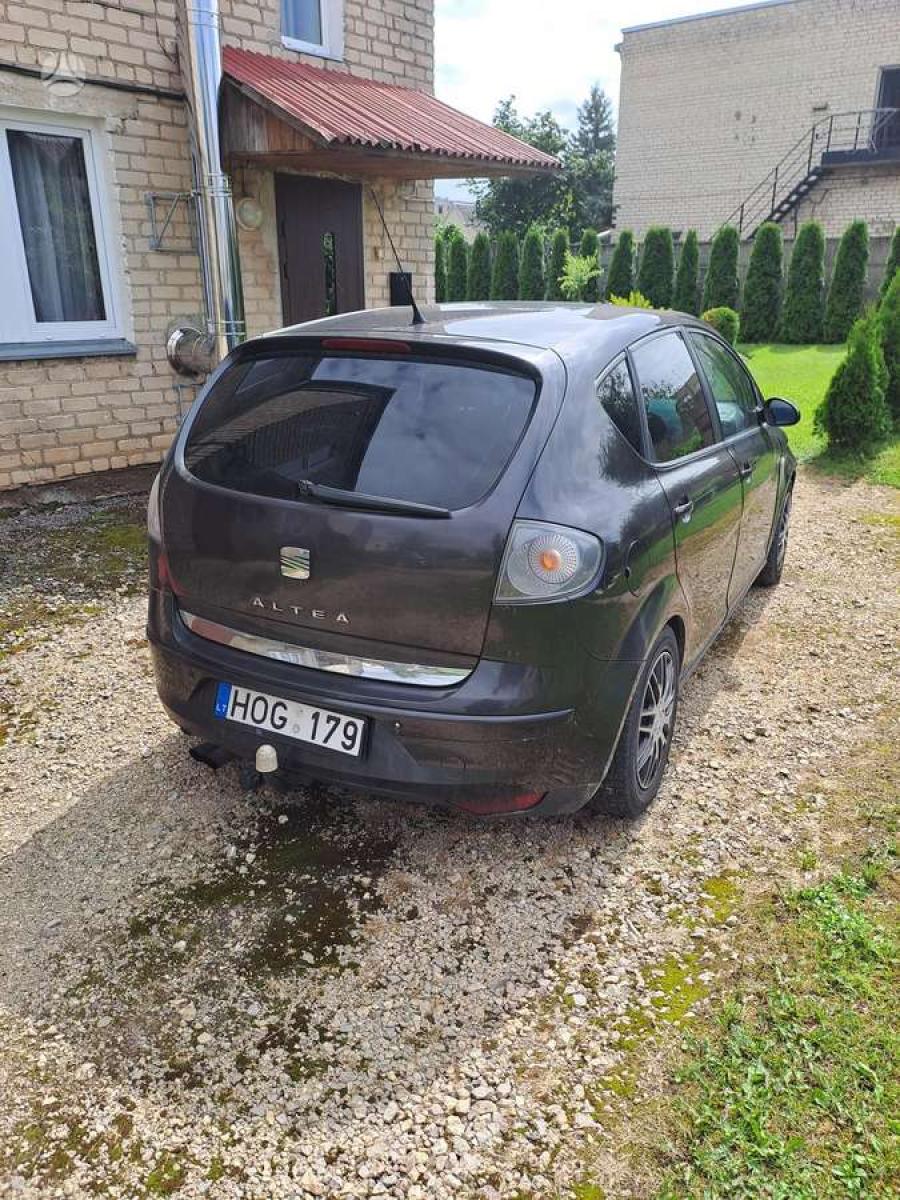 Black SEAT Altea 2005 in Radviliskis, with an engine capacity of 1.90 L and mileage of 306 thousand km for 1000 €, photo 3 on AUTOMOTO.COM.LV