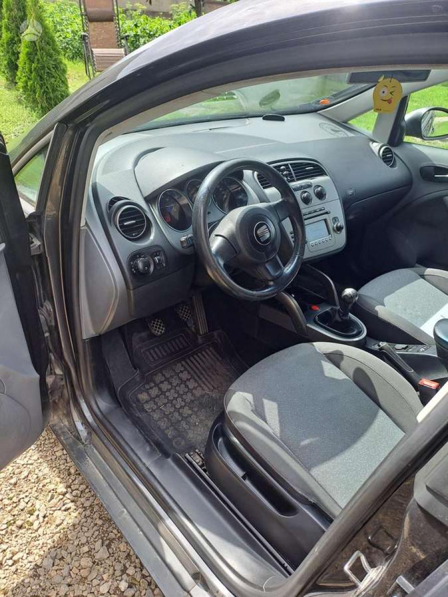 Black SEAT Altea 2005 in Radviliskis, with an engine capacity of 1.90 L and mileage of 306 thousand km for 1000 €, photo 4 on AUTOMOTO.COM.LV