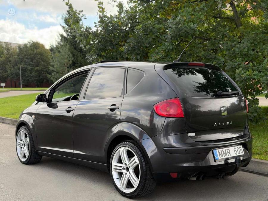 Melns SEAT Altea 2005 Kauņa, ar dzinēja tilpumu 1.97 L un nobraukumu 322 tūkst. km par 3000 €, foto 4 vietnē AUTOMOTO.COM.LV