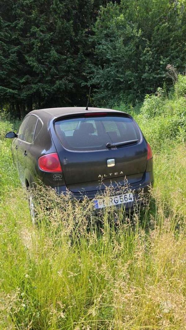 Black SEAT Altea 2007 in Vilnius, with an engine capacity of 1.97 L and mileage of 322 thousand km for 550 €, photo 2 on AUTOMOTO.COM.LV