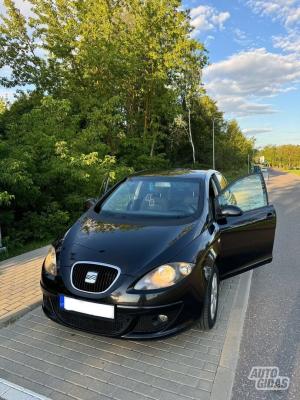 Melns SEAT Altea 2007 Viļņa, ar dzinēja tilpumu 1.90 L un nobraukumu 290 tūkst. km par 1400 €, foto  vietnē AUTOMOTO.COM.LV