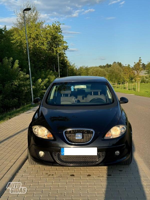Melns SEAT Altea 2007 Viļņa, ar dzinēja tilpumu 1.90 L un nobraukumu 290 tūkst. km par 1300 €, foto 1 vietnē AUTOMOTO.COM.LV