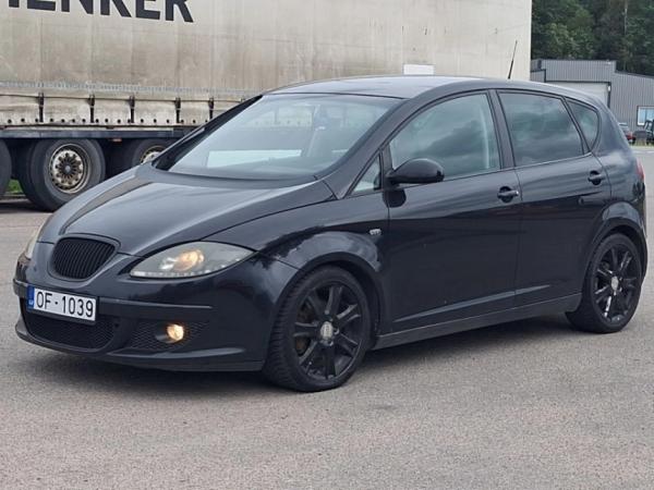 Black SEAT Altea 2008 in Riga, with an engine capacity of 2.00 L and mileage of 228 thousand km for 2490 €, photo 2 on AUTOMOTO.COM.LV