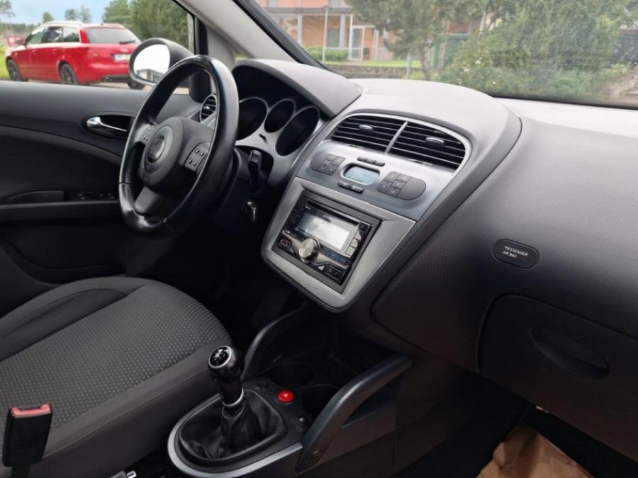 Black SEAT Altea 2008 in Riga, with an engine capacity of 2.00 L and mileage of 228 thousand km for 2490 €, photo 18 on AUTOMOTO.COM.LV