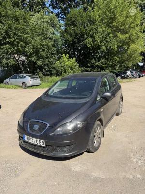 Black SEAT Altea 2008 in Kaunas, with an engine capacity of 1.97 L and mileage of 295 thousand km for 999 €, photo  on AUTOMOTO.COM.LV