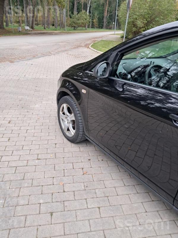 Black SEAT Altea 2008 in Saldus, with an engine capacity of 1.90 L and mileage of 300 thousand km for 1900 €, photo 9 on AUTOMOTO.COM.LV