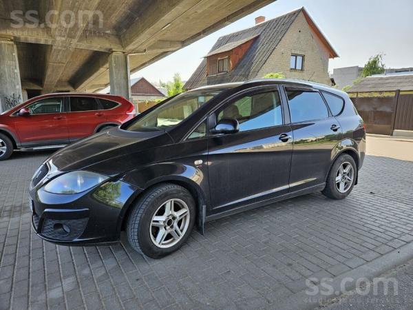Black SEAT Altea 2010 in Daugavpils, with an engine capacity of 2.00 L and mileage of 249 thousand km for 3200 €, photo 2 on AUTOMOTO.COM.LV