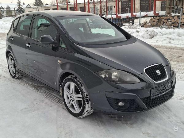 Melns SEAT Altea 2010 Ukmergė, ar dzinēja tilpumu 1.80 L un nobraukumu 200 tūkst. km par 3500 €, foto 2 vietnē AUTOMOTO.COM.LV