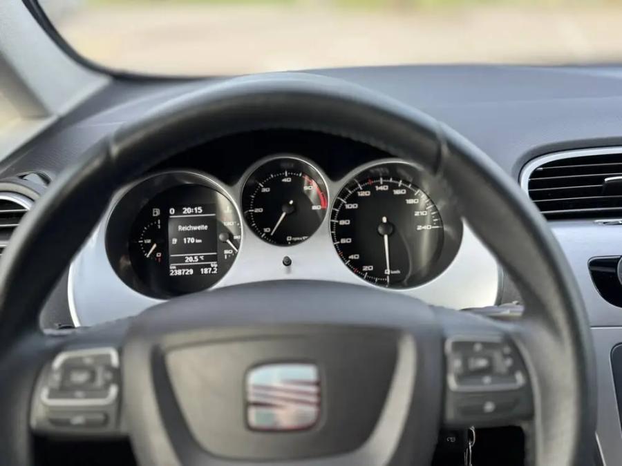 Melns SEAT Altea 2011 Jūrmala, ar dzinēja tilpumu 1.60 L un nobraukumu 239 tūkst. km par 4490 €, foto 18 vietnē AUTOMOTO.COM.LV