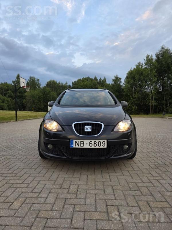 Black SEAT Altea 2007 in Cesis, with an engine capacity of 1.90 L and mileage of 295 thousand km for 1600 €, photo 2 on AUTOMOTO.COM.LV