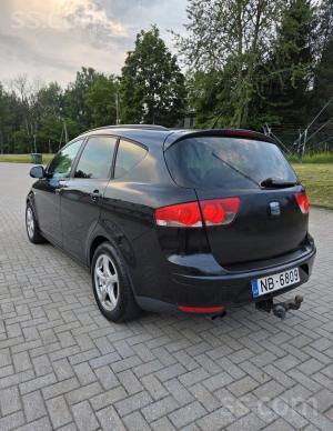Black SEAT Altea 2007 in Cesis, with an engine capacity of 1.90 L and mileage of 295 thousand km for 1600 €, photo 8 on AUTOMOTO.COM.LV