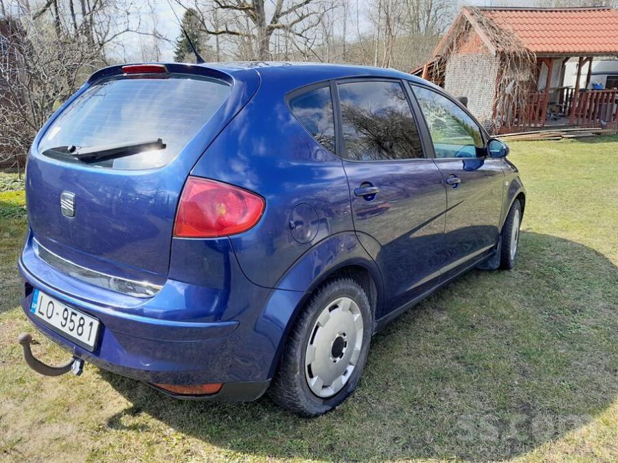 Blue SEAT Altea 2004 in Cesis, with an engine capacity of 2.00 L and mileage of 265 thousand km for 1750 €, photo 4 on AUTOMOTO.COM.LV