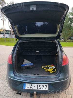 Blue SEAT Altea 2005 in Riga, with an engine capacity of 1.90 L and mileage of 352 thousand km for 1200 €, photo 6 on AUTOMOTO.COM.LV