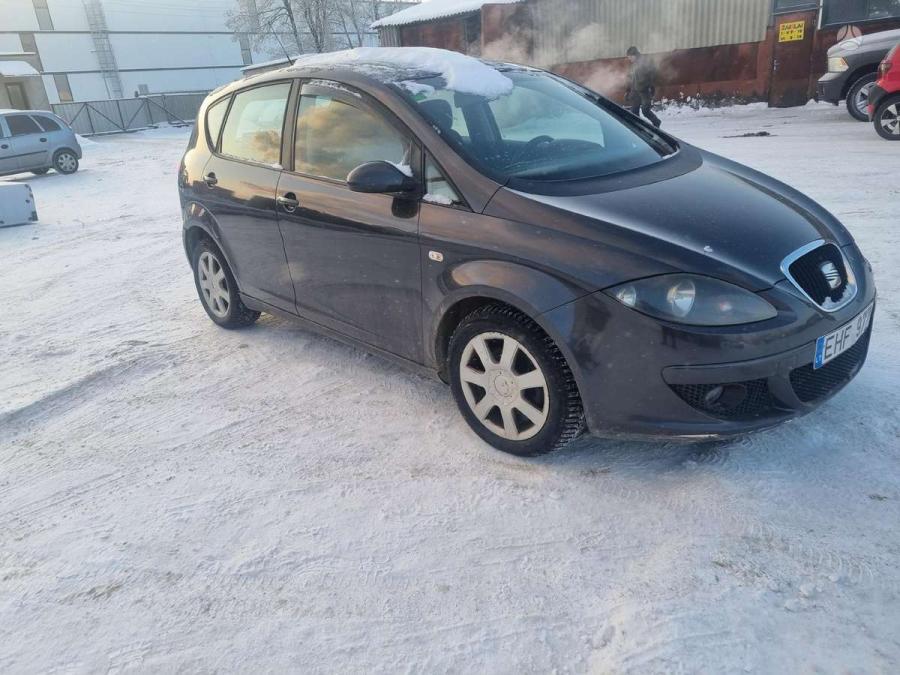 Brown SEAT Altea 2004 in Jonava, with an engine capacity of 1.90 L and mileage of 300 thousand km for 1550 €, photo 4 on AUTOMOTO.COM.LV