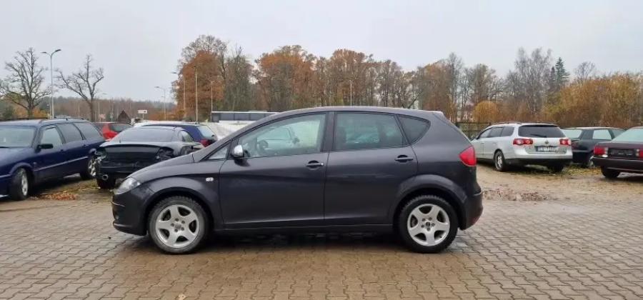 Brown SEAT Altea 2006 in Valmiera, with an engine capacity of 1.90 L and mileage of 261 thousand km for 2000 €, photo 7 on AUTOMOTO.COM.LV