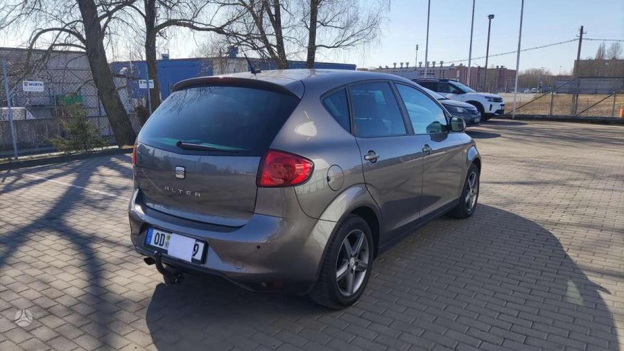 Brown SEAT Altea 2014 in Klaipeda, with an engine capacity of 1.60 L and mileage of 198 thousand km for 4850 €, photo 5 on AUTOMOTO.COM.LV